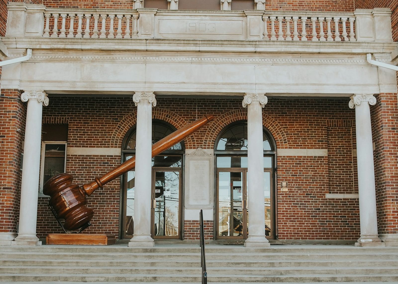 LLB Degree in USA: Law Education Pathways & Top Universities | Amber